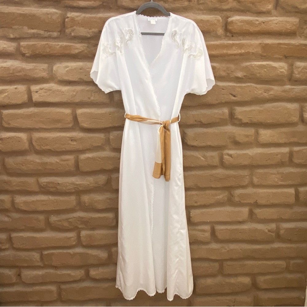 Vintage Sara Beth Robe With Lace/Bead Trim - Size S/M? - Gem